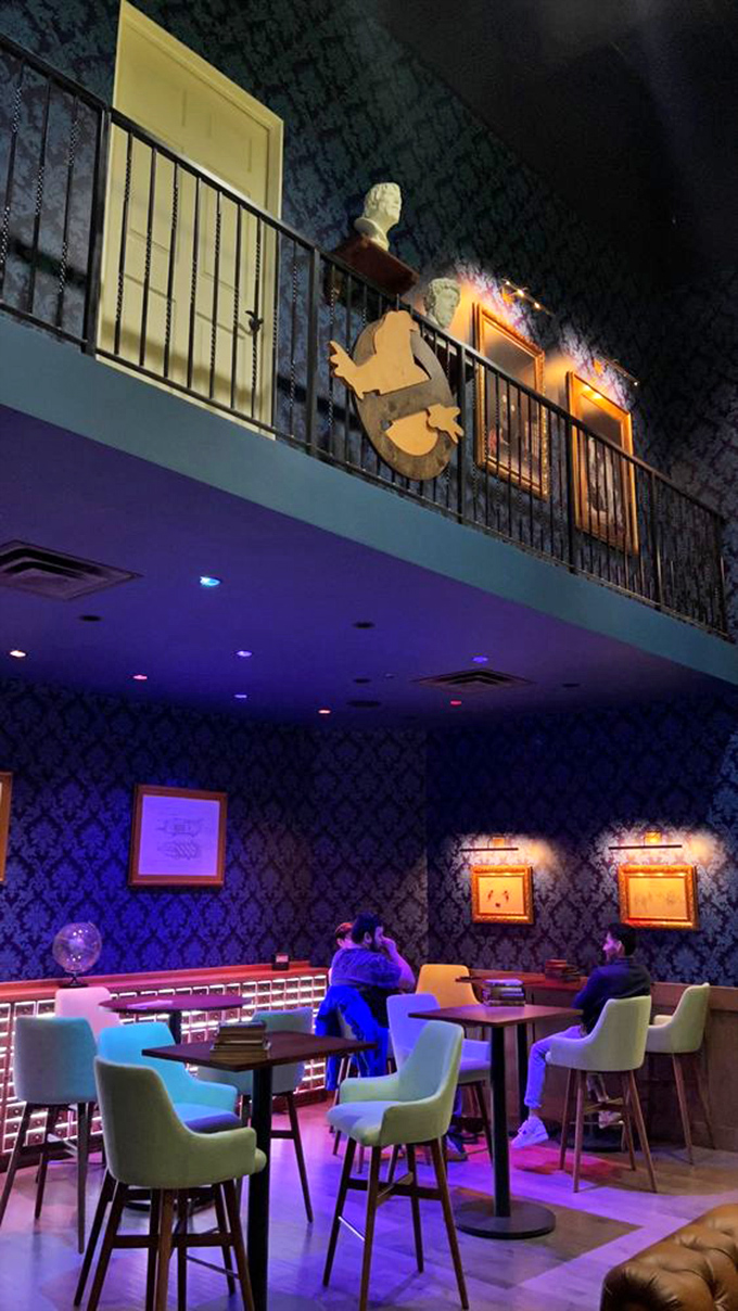 Dine among the stars in this atmospheric eatery. The only thing missing is the paparazzi!