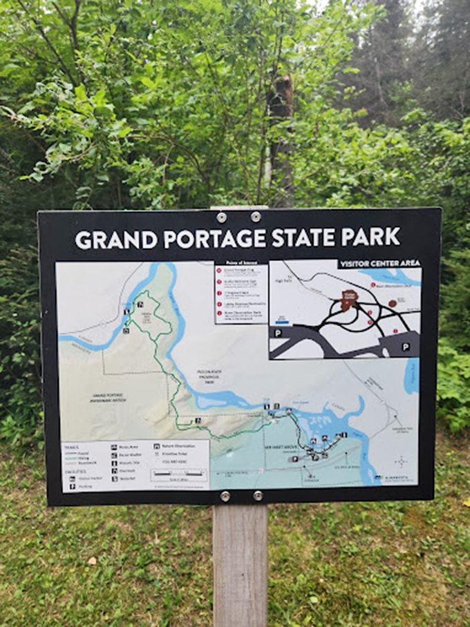 X marks the spot! This map is your treasure guide to waterfalls, trails, and views that'll make you forget all about your smartphone's navigation.