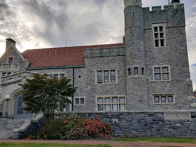 "Stone cold fox! This castle's got more curves than a country road and twice the charm."