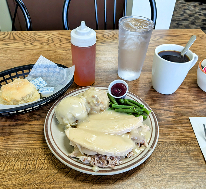 Feast your eyes on this plate of pure Thanksgiving joy! It's like someone shrunk your grandma's holiday table and put it on a single dish.