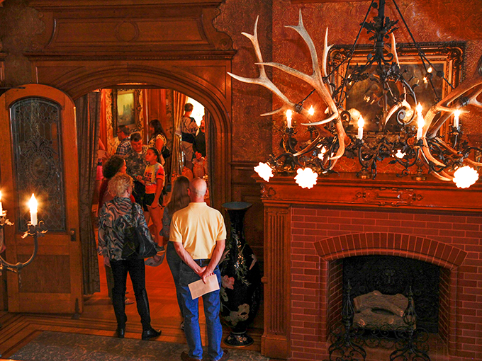 "Is that an antler chandelier or are you just happy to see me?" This room screams "I hunt for sport and decorate with the spoils!"