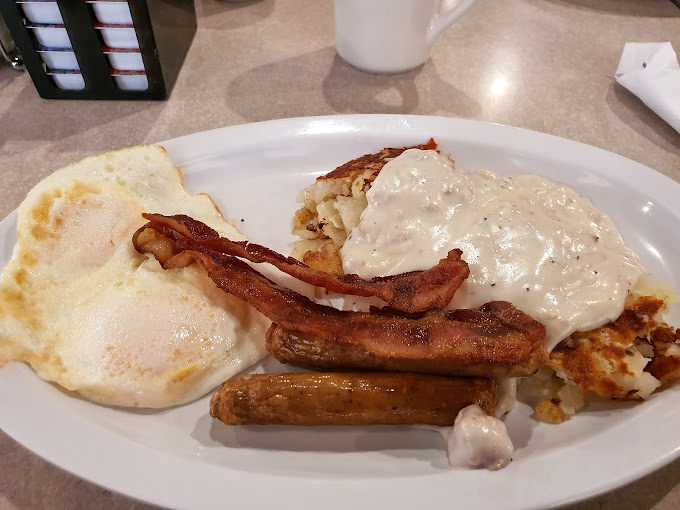 A symphony of morning flavors! This plate has everything you need to kickstart your day with a smile.