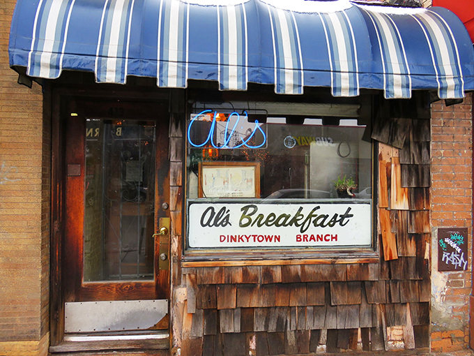 Roadside squeeze: Where the tight quarters are part of the charm and the food's worth the cozy fit.