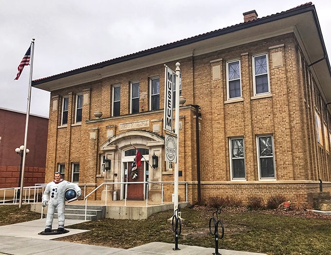 Blast off to Sparta! This stellar stop combines the final frontier with the open road. Space suits and spokes galore!