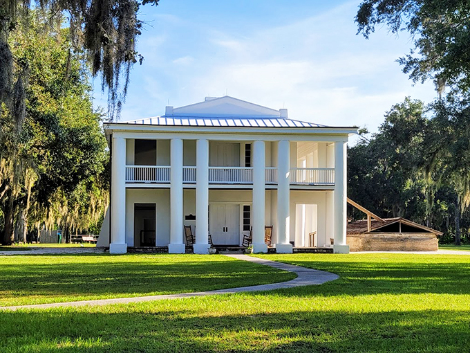 Antebellum architecture alert! This Southern belle of a mansion is serving plantation realness in the Florida heat.