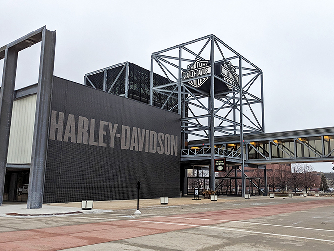 Rev up your engines! This chrome-clad paradise is a two-wheeled tribute to American freedom.