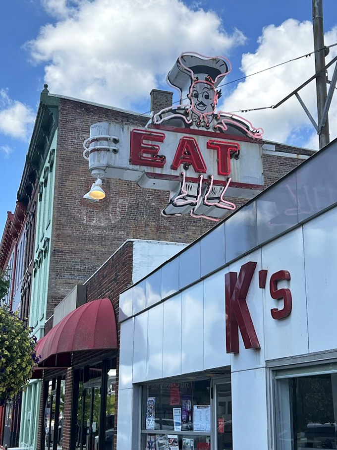 Road trip pit stop perfection: K's neon "EAT" sign is like a lighthouse for the famished.