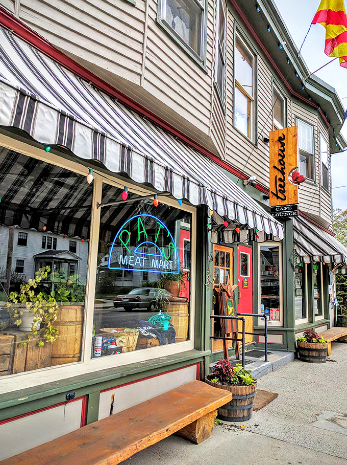 Detour-worthy delights! Pat's proves the best discoveries happen off the highway.