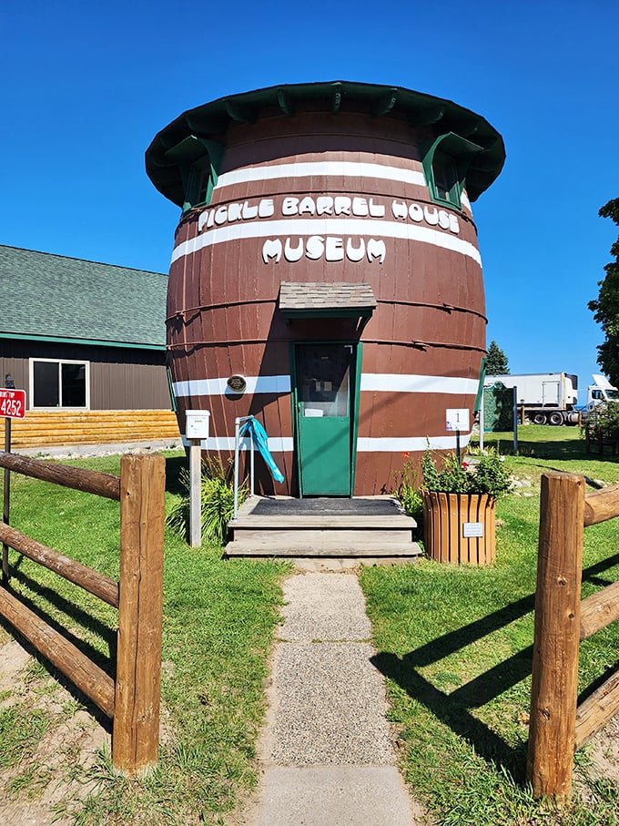Dill-lightful architecture alert! The Pickle Barrel House proves that when life gives you cucumbers, you build a house-sized jar.