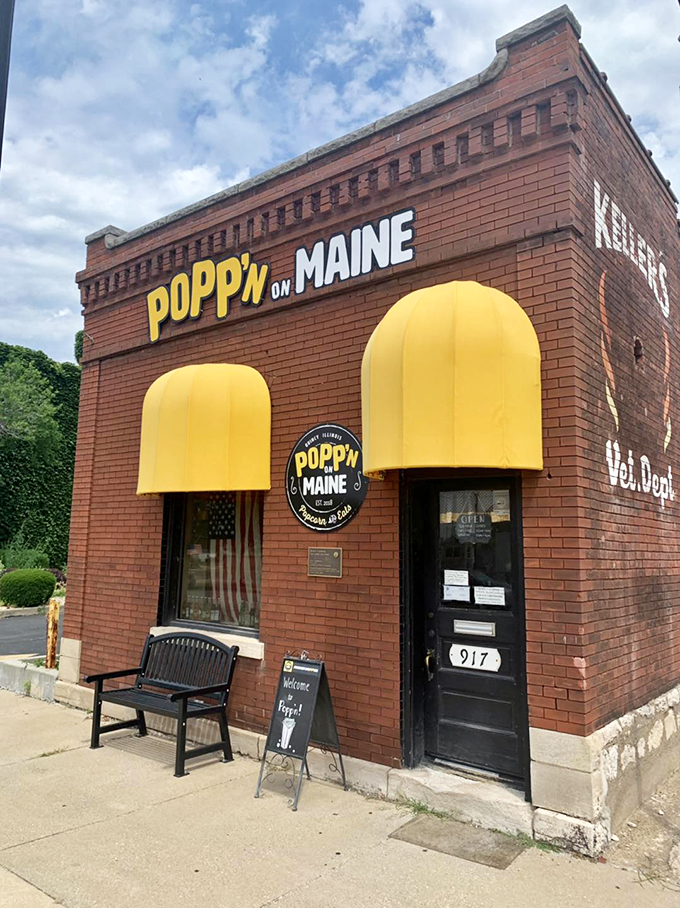 "Navigate your way to popcorn perfection! Popp'n on Maine is the tastiest pit stop on your Illinois adventure."