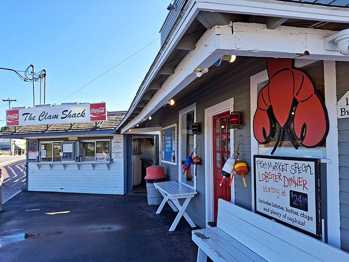 The Clam Shack: Don't let the name fool you – this tiny titan of taste is a lobster lover's dream come true!
