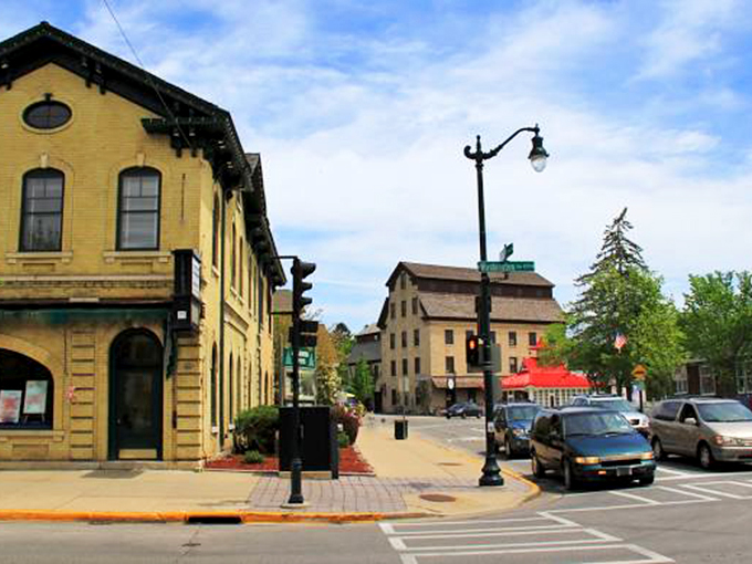 Road trip rule #2: Always stop in towns that look like they're straight out of a Hallmark movie. Hello, Cedarburg!