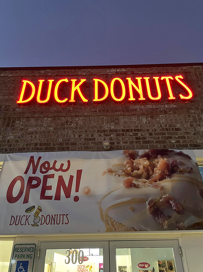 Fresh finds on the fly! Duck Donuts' build-your-own concept is perfect for indecisive travelers &ndash; why choose one when you can try them all?
