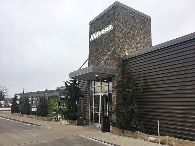 With a facade as solid as its reputation, Klavon's is the fortress of flavor Jackson didn't know it needed. Prepare for a pizza pilgrimage!