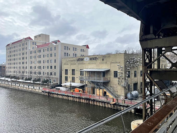 Industrial chic meets sudsy delights. It's like Willy Wonka opened a brewery for grown-ups!