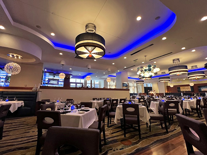 Dock your appetite here for the night! This swanky seafood haven is the perfect place to drop anchor and indulge.
