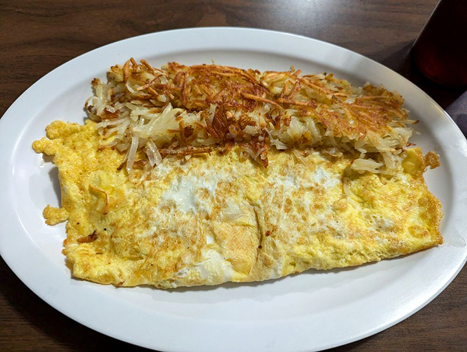 This three-cheese omelet is living its best life, flanked by a crispy battalion of hash browns. A breakfast of champions, indeed.