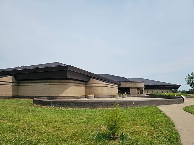 Indiana Jones, eat your heart out! This museum is where the real treasures of the Midwest come to life, no bullwhip required.