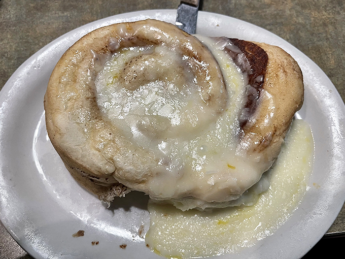 Behold, the pi&egrave;ce de r&eacute;sistance: a cinnamon roll that's been given the royal treatment. Crispy, gooey, and utterly irresistible.