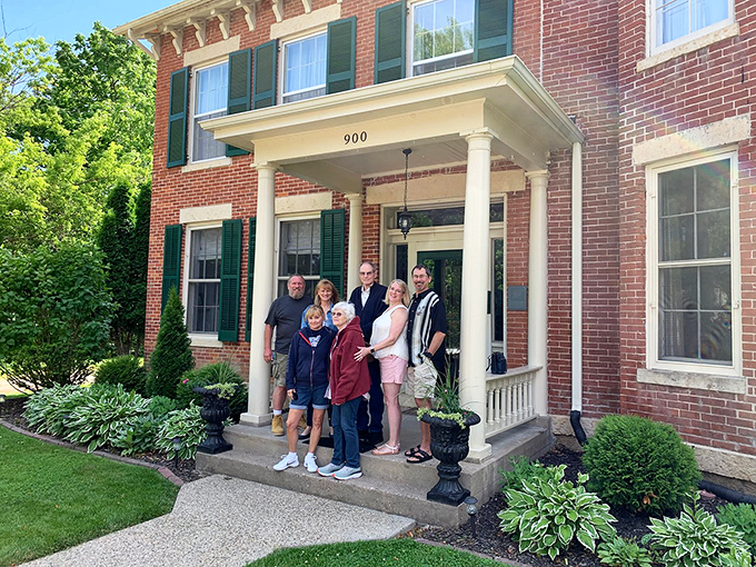 Say cheese! These happy faces are the real-life version of a five-star review. Looks like someone found their home away from home.
