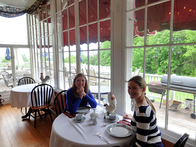 Happy faces at mealtime. Looks like these guests found the secret to vacation bliss: good company and great views.