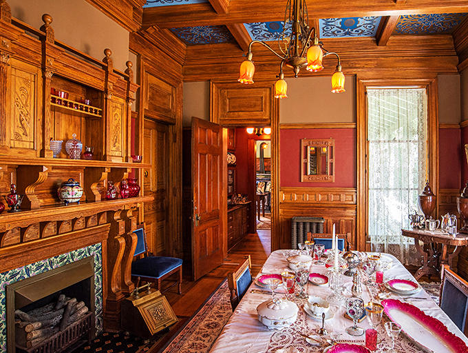Dinner is served! This dining room's so fancy, you'll feel like you should be discussing the latest telegraph news.