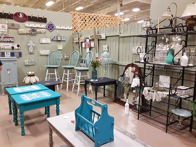 Shabby chic meets country charm. This booth is what would happen if Martha Stewart and Joanna Gaines had a decorating duel. Farmhouse fabulous!