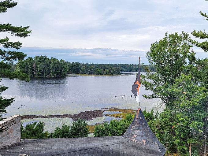 Who needs a moat when you've got a lake view? This castle's panorama could make even Mona Lisa crack a smile.