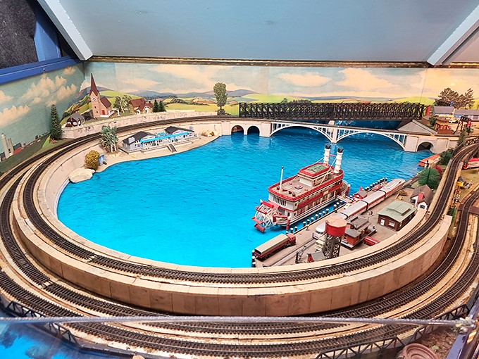 Who needs the French Riviera when you've got this? A miniature waterfront scene that's equal parts charming and impressive &ndash; no sunscreen required!