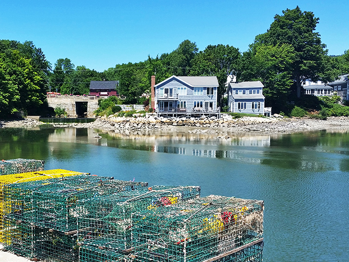 Where small-town charm meets big-time views! The town beckons with promise of hidden treasures and friendly faces.