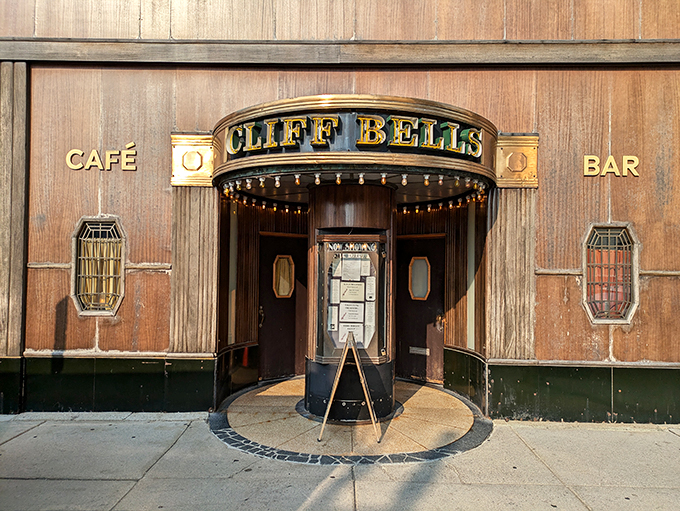Jazz Age glamour lives on! Cliff Bell's art deco entrance transports you to a time of smoky clubs and swinging rhythms.