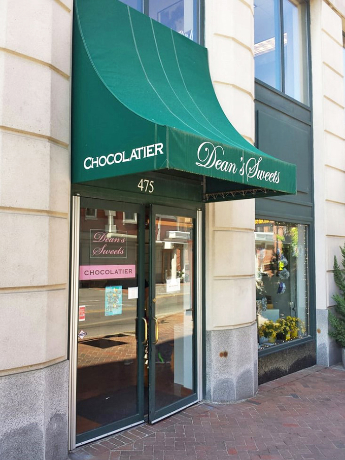 Urban explorers, rejoice! Dean's Sweets is the perfect pit stop for city slickers with a penchant for gourmet chocolate.