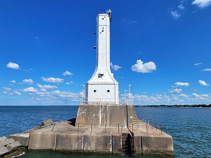 Huron Harbor's art deco darling: Proving that lighthouses can be fashionistas too. It's the Audrey Hepburn of Lake Erie!