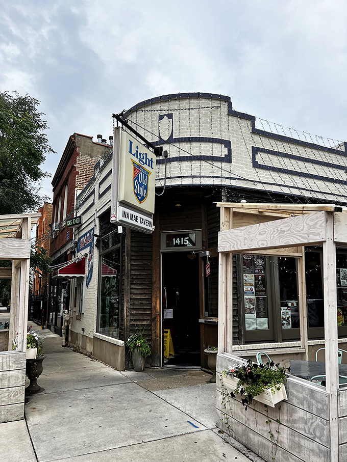 Cross-country cuisine without crossing state lines! Ina Mae's brings the Big Easy to the Windy City for road-tripping food lovers.