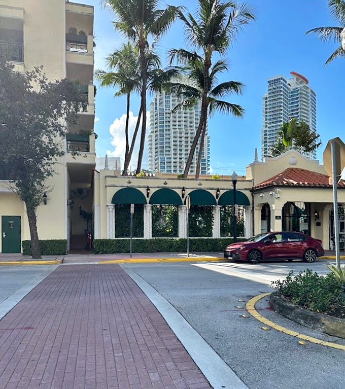 Joe's Stone Crab: Where seafood dreams come true. It's like the Oscars of the ocean, and you're invited to the after-party.