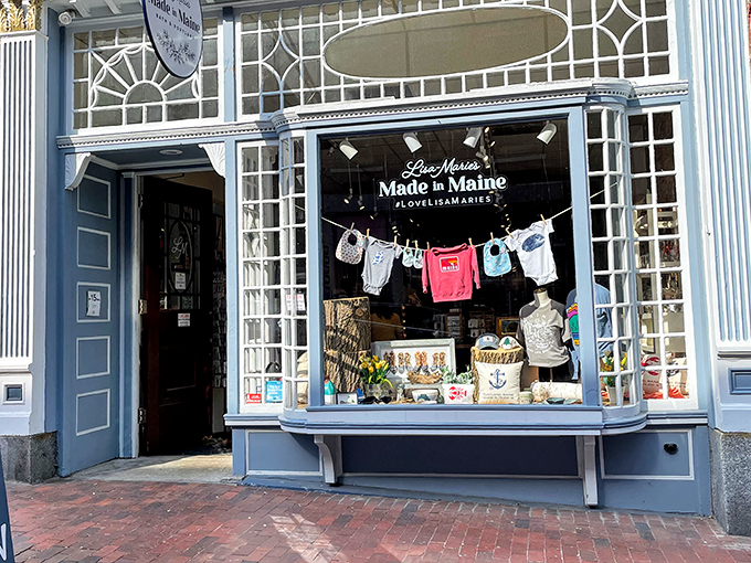 Souvenir central: Lisa-Marie's is where road trip memories get gift-wrapped in Maine charm.