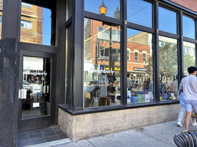Neighborly: Where "shop local" meets "I need that!" Prepare for a Chicago-sized dose of cool.