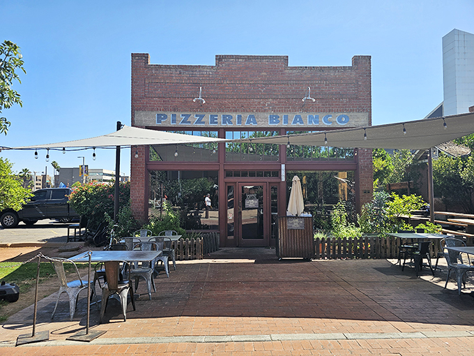 Unassuming exterior, superhero pizza within. Bianco's pies are the Clark Kent of the culinary world.