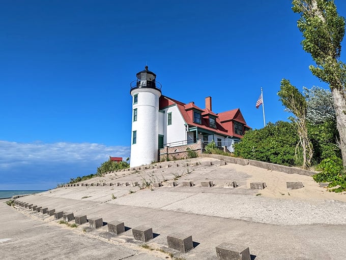 Supermodel of the shore! This photogenic lighthouse strikes a pose against Lake Michigan's backdrop, no filter needed.