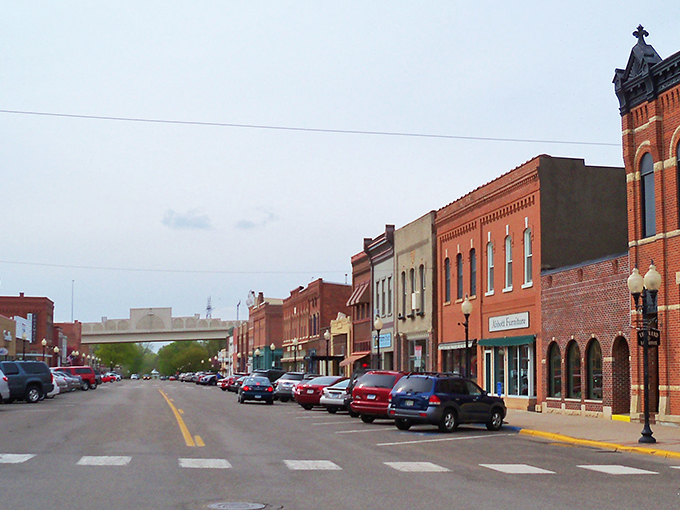 Wabasha: Eagles aren't the only majestic sight here. This river town's got more charm than a bracelet factory!