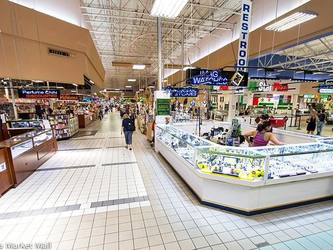 Retail therapy, flea market style! Wander through a maze of stalls offering everything from bling to bric-a-brac.