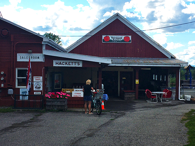 Lake views and apple brews &ndash; Hackett's is the perfect place to park it and picnic.