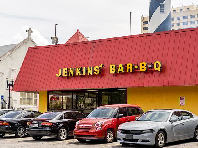 No frills, all thrills! Jenkins' simple exterior lets the mouthwatering aromas do all the talking.