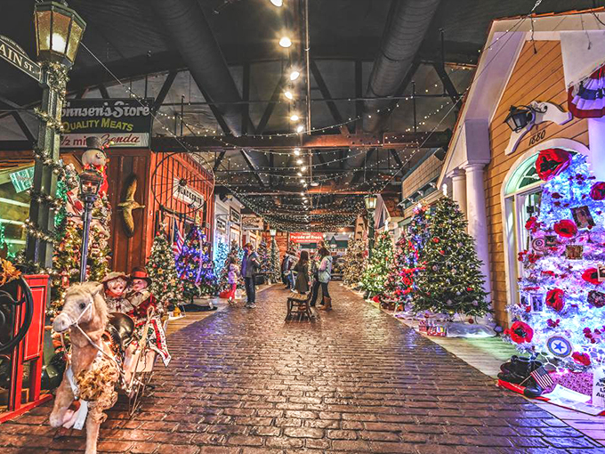 Follow the glow to Grand Geneva. This light display is your North Star of holiday cheer!