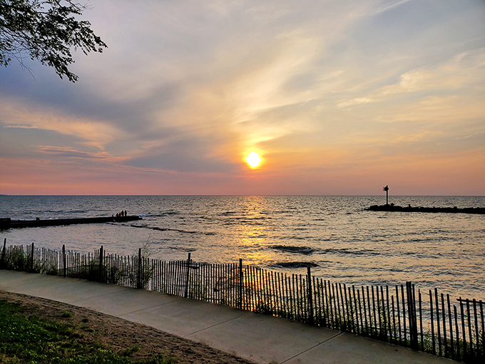 "Sunset central! Lakeview Beach paints the sky in Insta-worthy hues. No filter needed for this natural light show."