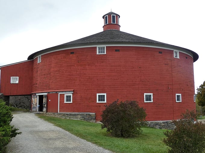 Marveling at the iconic red Round Barn at Shelburne Museum. What an incredible example of historic Vermont architecture!