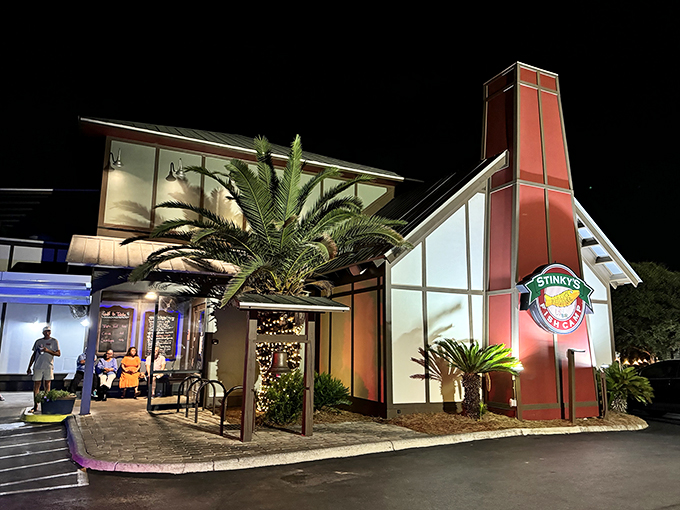 Stinky's red chimney is like Rudolph's nose for seafood lovers. Follow it to flavor town, population: you.