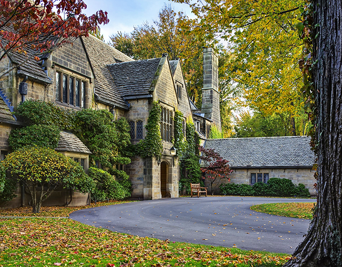 Lake views, manicured gardens, and more antiques than you can shake a gear stick at. Pure automotive royalty!