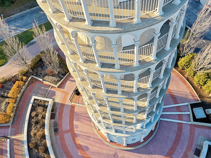 Standing tall (well, as tall as it can) against the Illinois sky, this tower proves beauty comes in all angles.