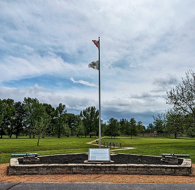 Flagpole sitting, 18th-century edition! This stars-and-stripes salute is giving me major "Washington crossing the Delaware" vibes. 